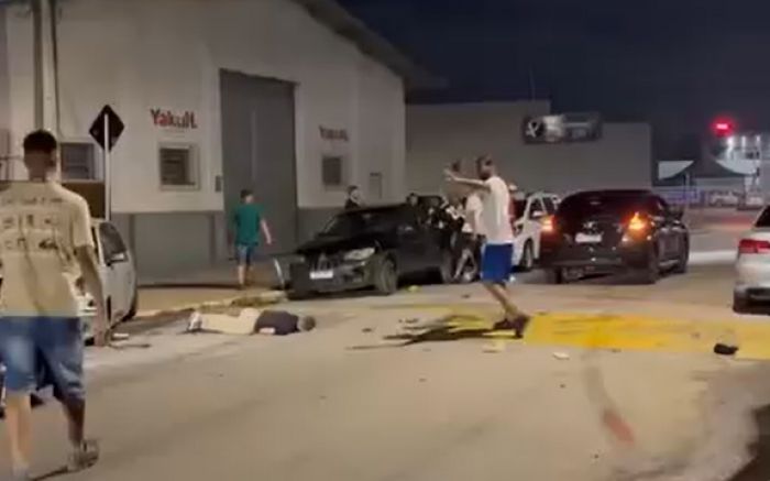 Vídeo flagra briga generalizada em conveniência na Nova Brasília | DIARINHO